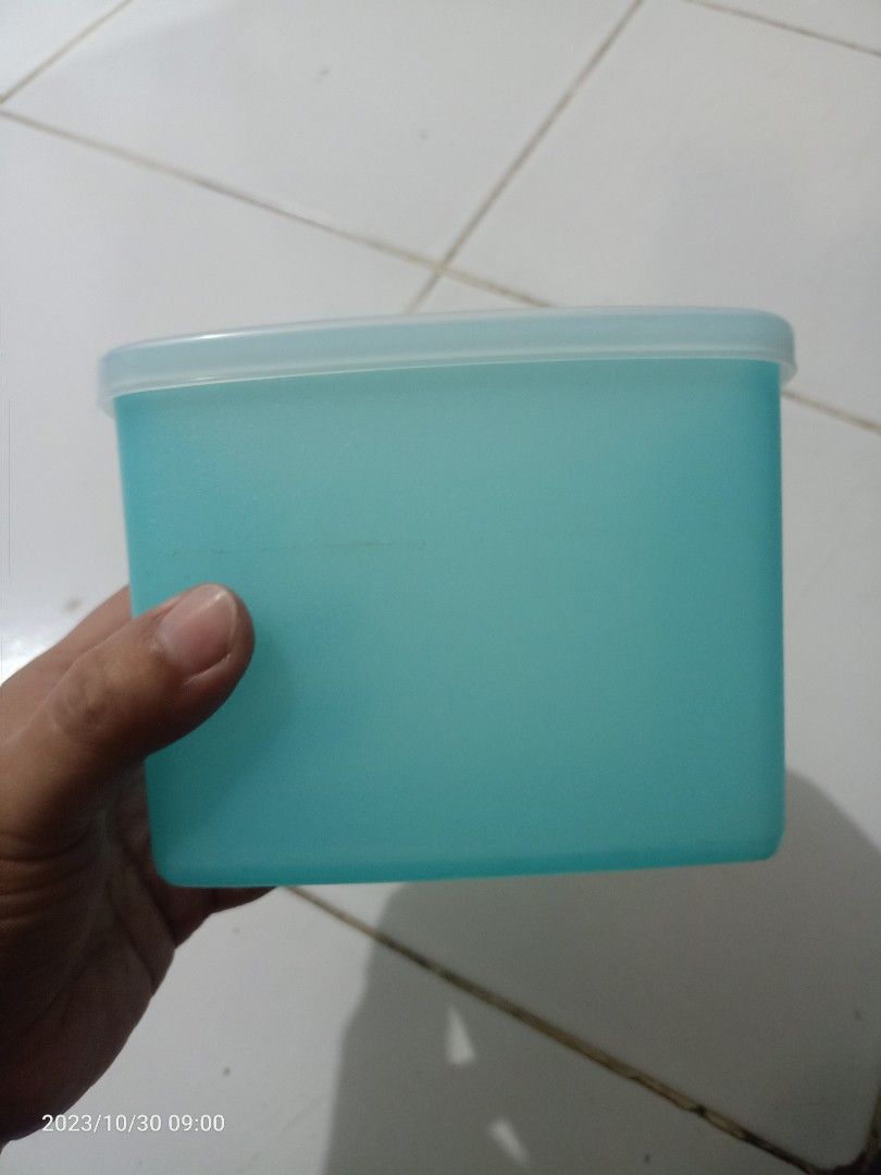 Tupperware Medium Square, Kitchen & Appliances di Carousell
