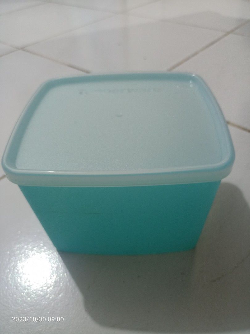 Tupperware Medium Square, Kitchen & Appliances di Carousell