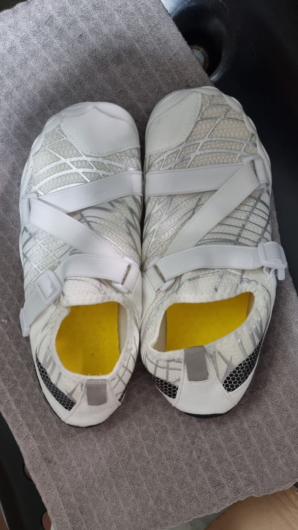 White Water Shoes with Fasteners, Men's Fashion, Footwear, Slippers ...