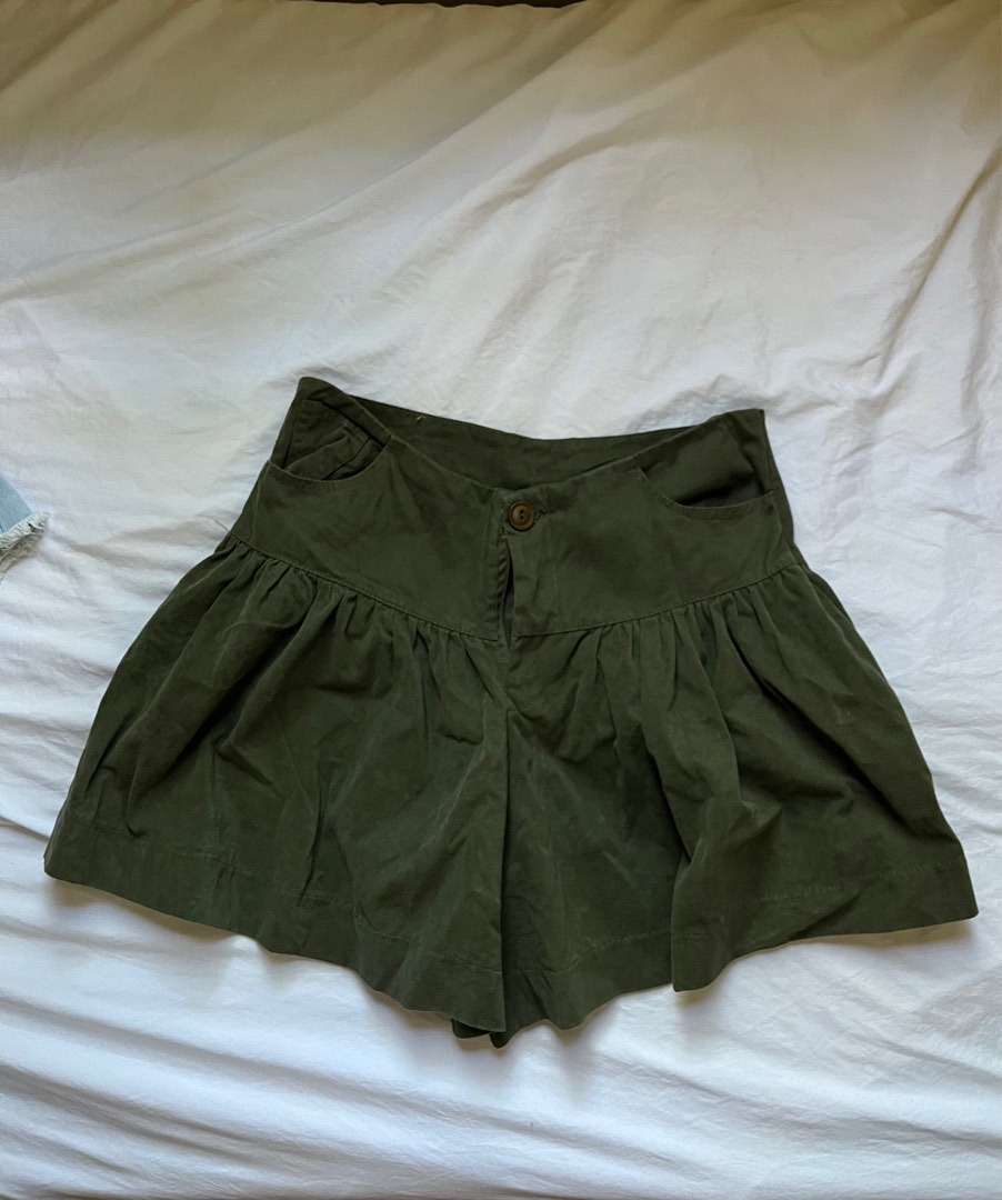 Army Green Balloon Short, Women's Fashion, Bottoms, Shorts on Carousell