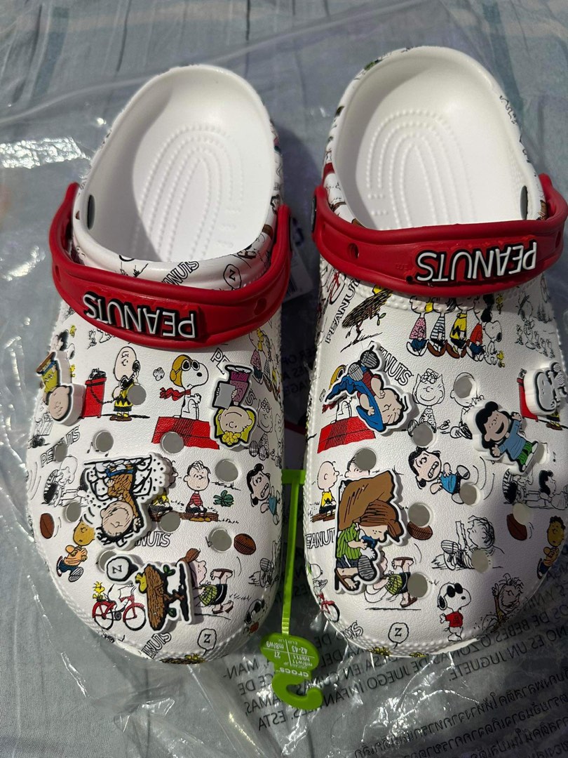 Crocs Peanuts Classic Clog, Men's Fashion, Footwear, Slippers & Slides ...