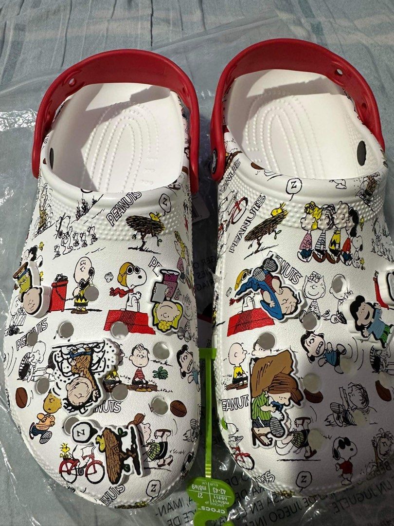 Crocs Peanuts Classic Clog, Men's Fashion, Footwear, Slippers & Slides ...