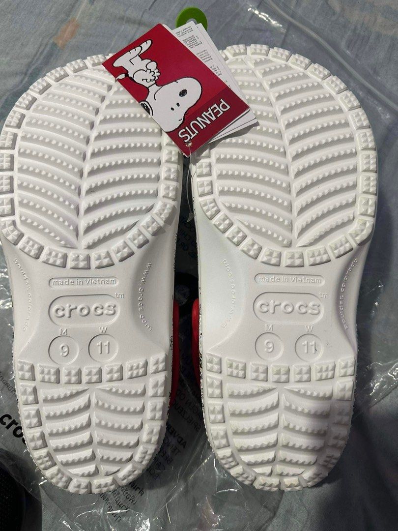 Crocs Peanuts Classic Clog, Men's Fashion, Footwear, Slippers & Slides ...