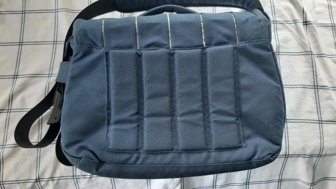 Crumpler The Schrinkle Messenger Bag (navy blue & grey), Men's Fashion ...