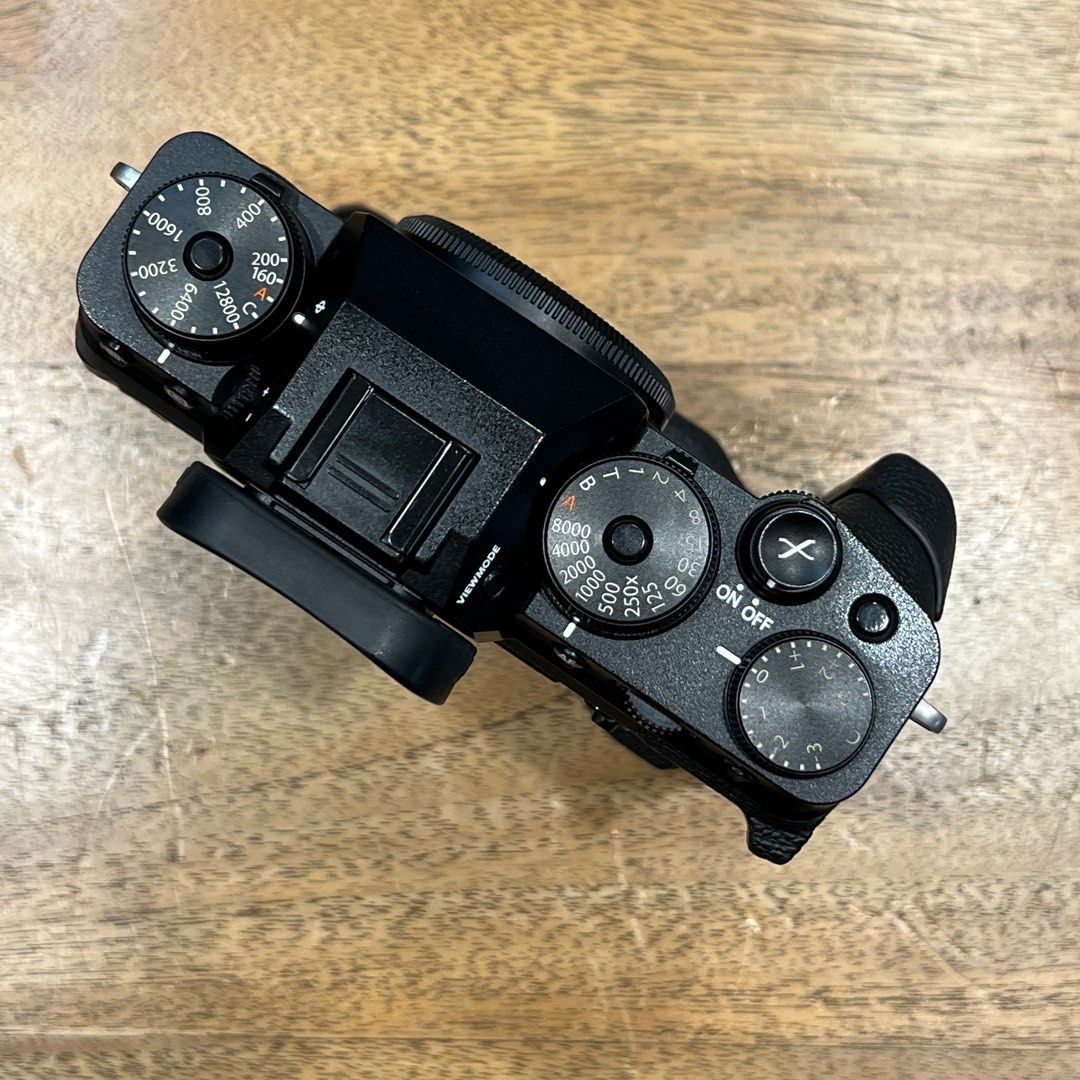 Fujifilm XT-4 / Booster grip, Photography, Cameras on Carousell