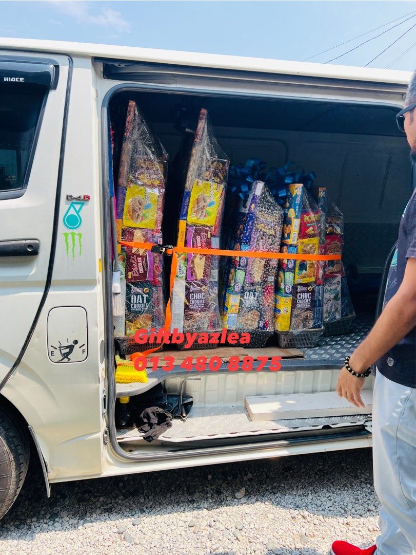 Hamper biskut dan ferrero rocher besar, Food & Drinks, Gift Baskets ...