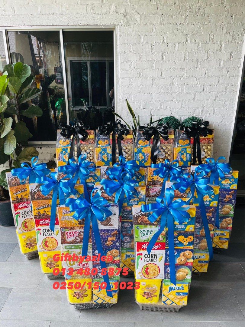 Hamper biskut dan ferrero rocher besar, Food & Drinks, Gift Baskets ...