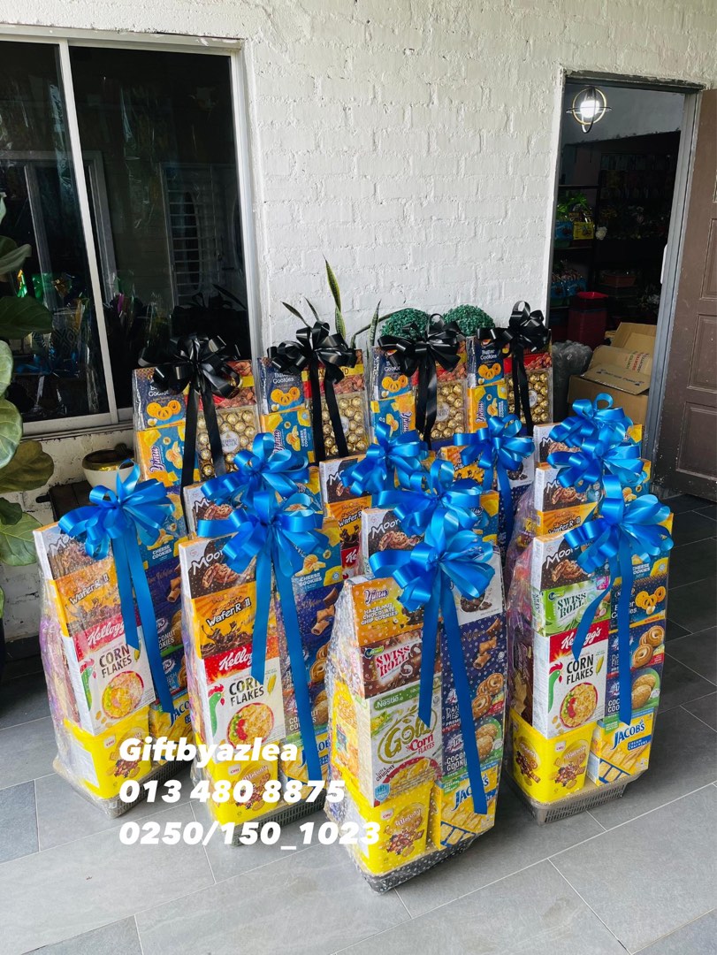 Hamper biskut dan ferrero rocher besar, Food & Drinks, Gift Baskets ...