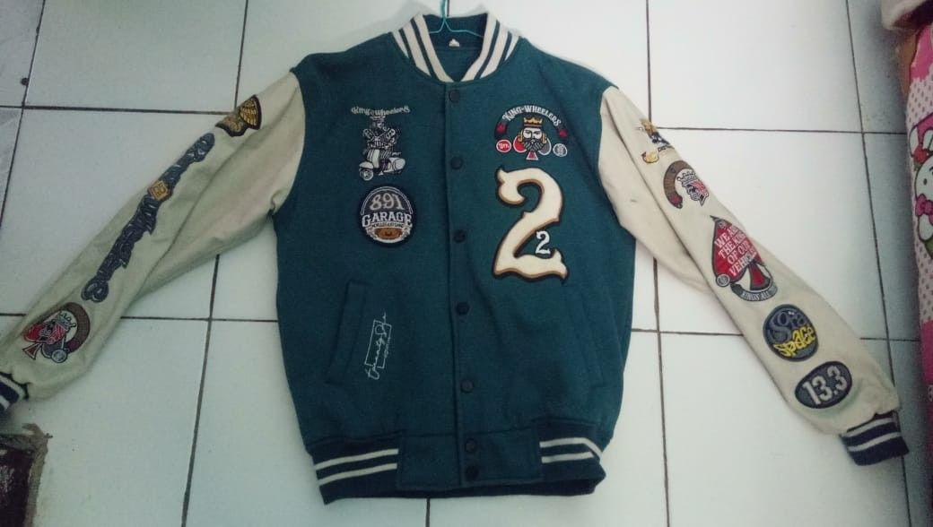 jaket varsity custom, Fesyen Pria, Pakaian , Lainnya di Carousell