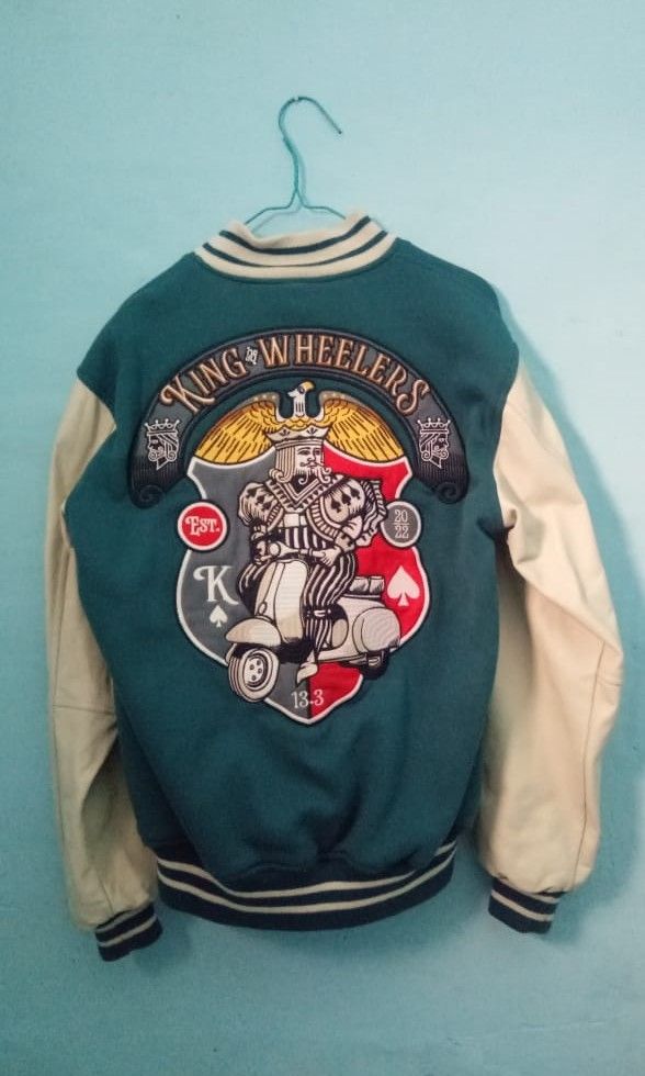jaket varsity custom, Fesyen Pria, Pakaian , Lainnya di Carousell