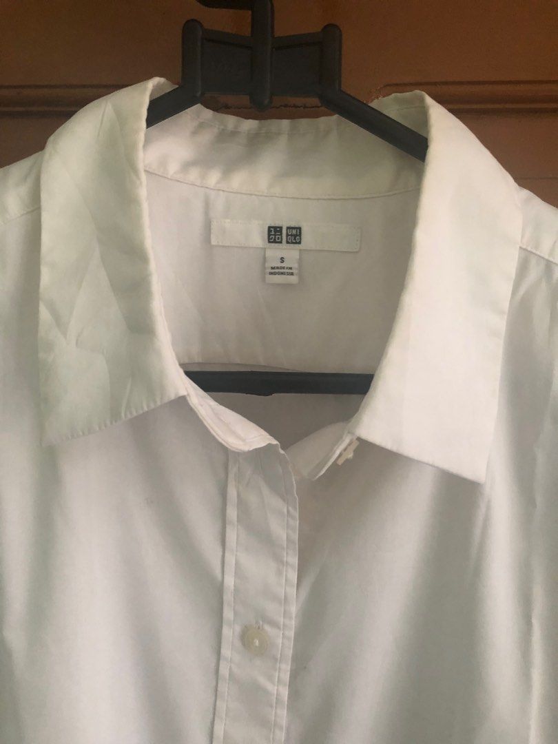 Kemeja Putih Polos uniqlo, Fesyen Wanita, Pakaian Wanita, Atasan di ... Kemeja Putih Polos uniqlo, Fesyen Wanita, Pakaian Wanita, Atasan di ...