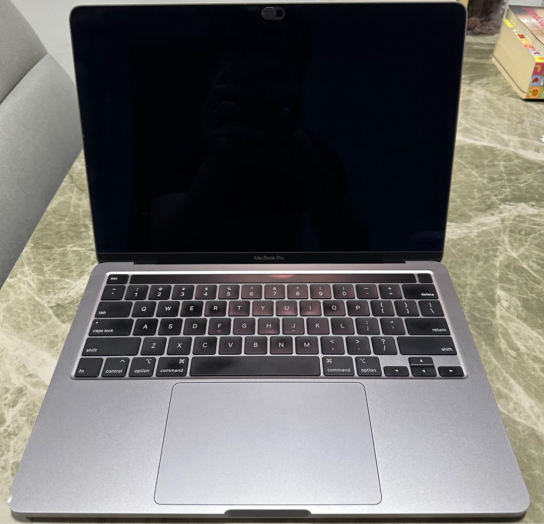 MacBook Pro 13 inch (2020) two thunderbolt 3 ports, 1.4GHz quad core ...