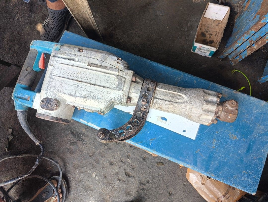 Makita HM1305 Demolition Hammer, Furniture & Home Living, Home ...