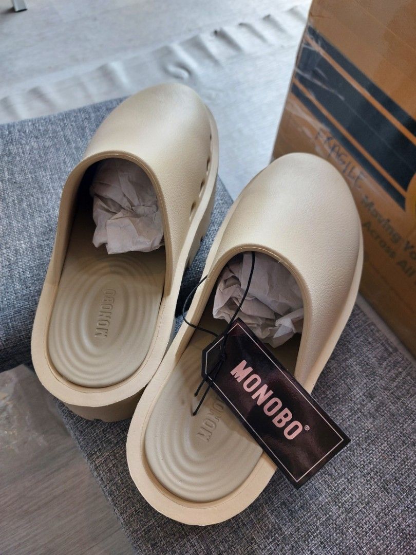 Monobo Grace, Women's Fashion, Footwear, Slippers and slides on Carousell