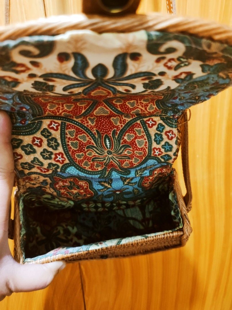 Rattan Crossbody Bag, Women's Fashion, Bags & Wallets, Cross-body Bags ...