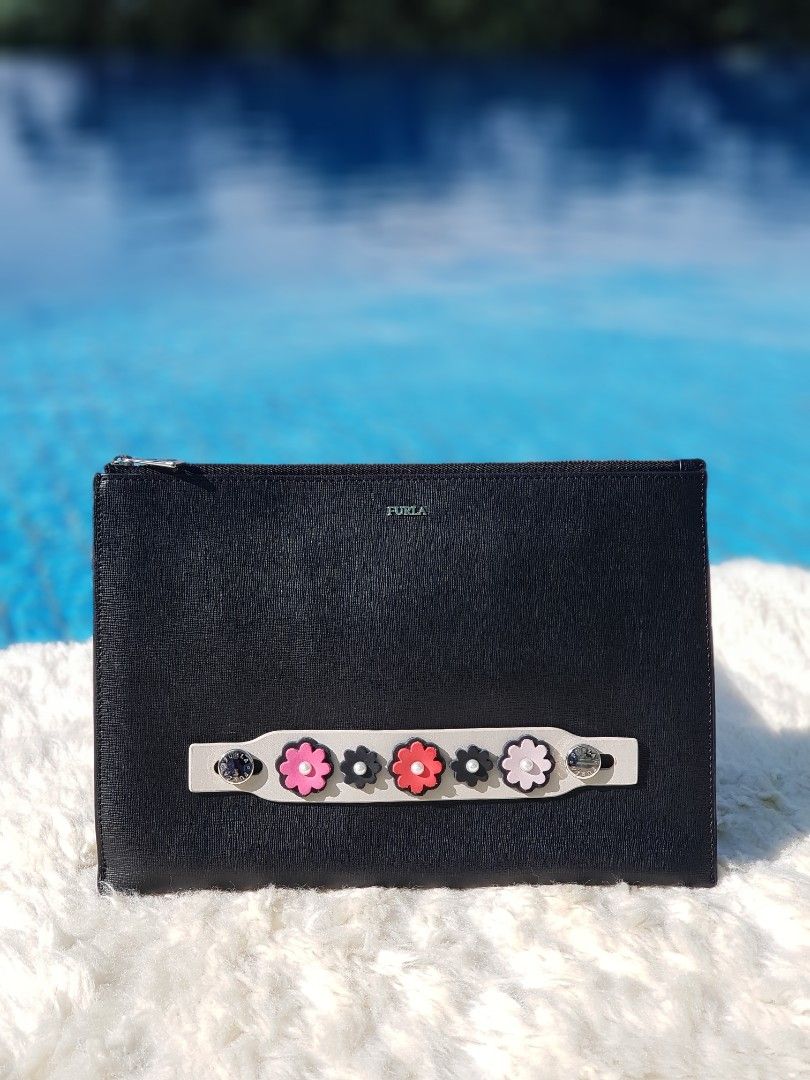 Sinplicity at its best!, Luxury, Bags & Wallets on Carousell