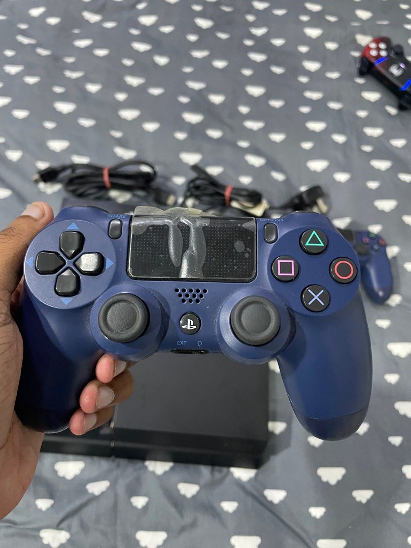 Sony PlayStation 4 first gen ( launch day modal ) with 2 controllers ...