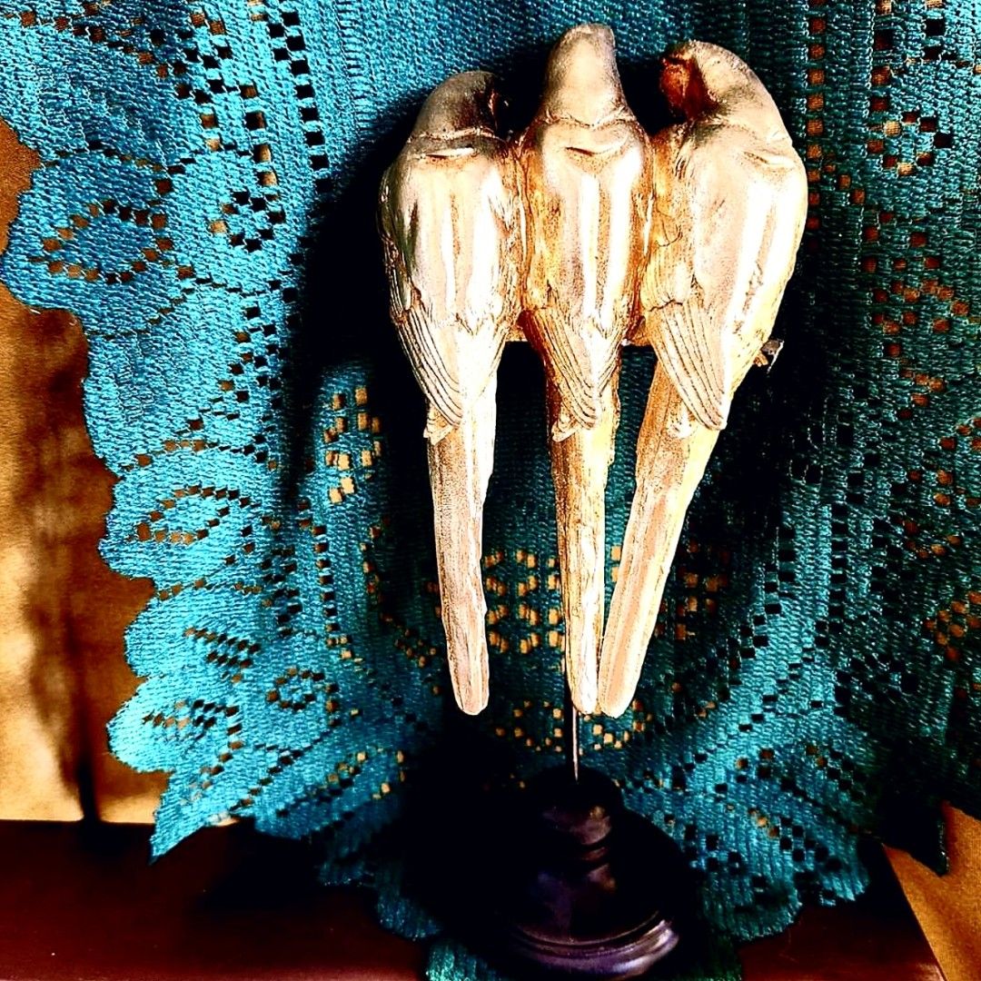 "TIMMY, TOMMY & TONY" Parrot Trinity Coastal Birds Gold Black Stand ...