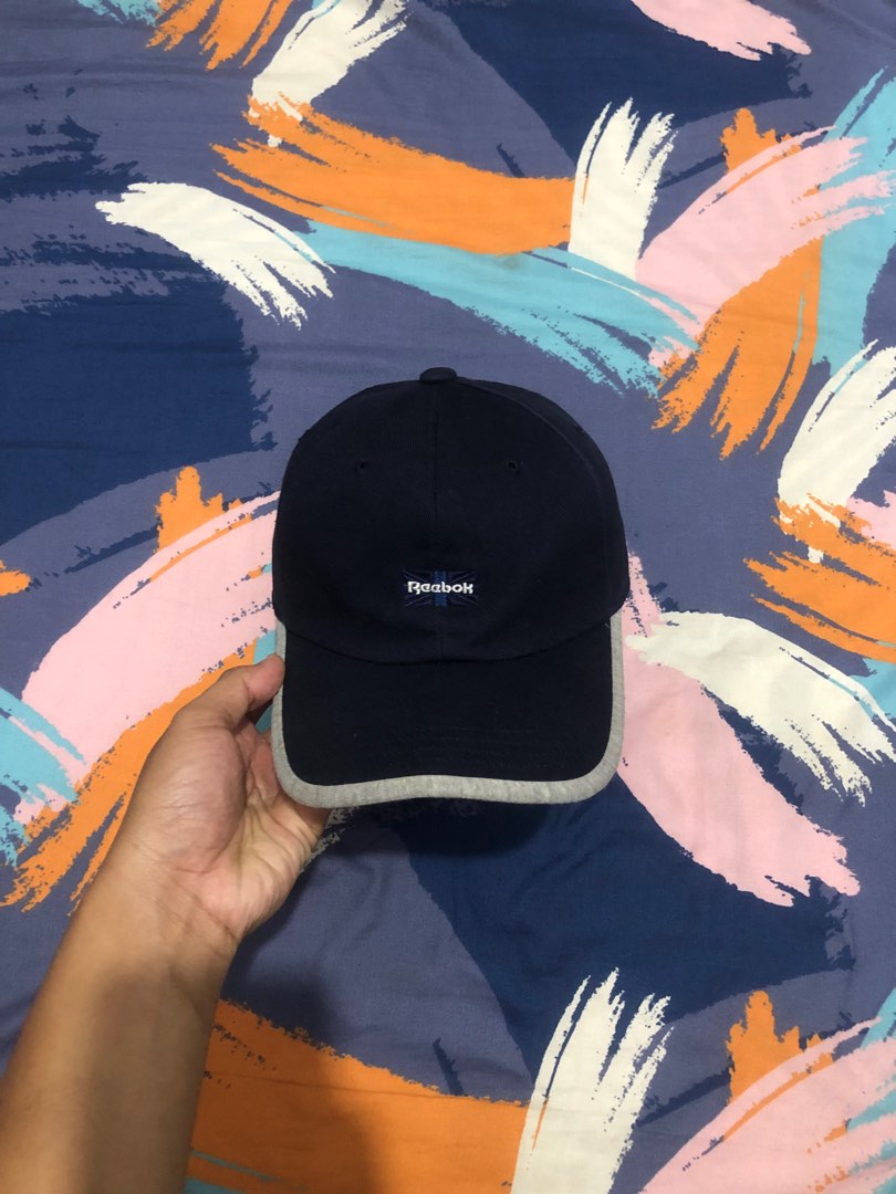 Topi simpel reebok, Fesyen Pria, Aksesoris, Topi di Carousell