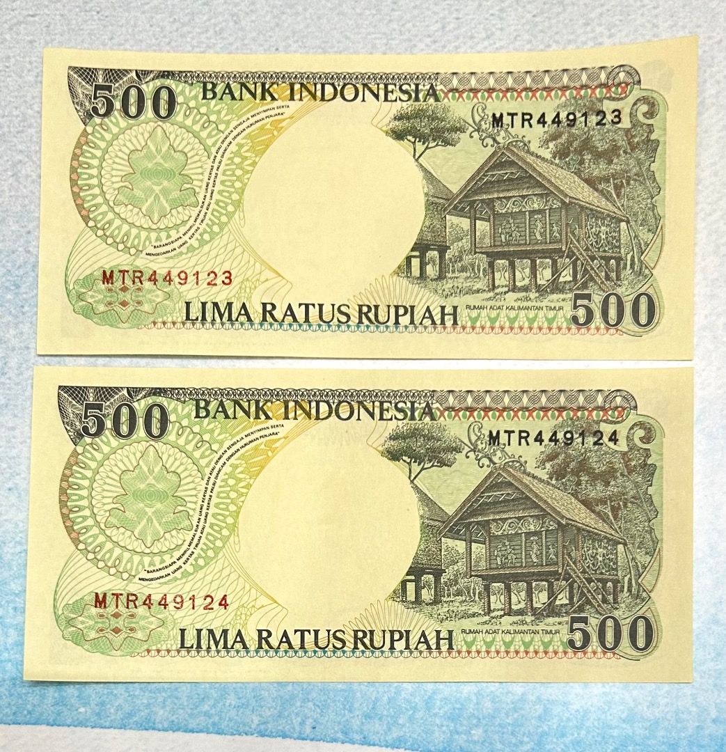 2 runs 1992 Indonesia Rupiah 500 bank notes ( Lima Ratus Orang Utan ...