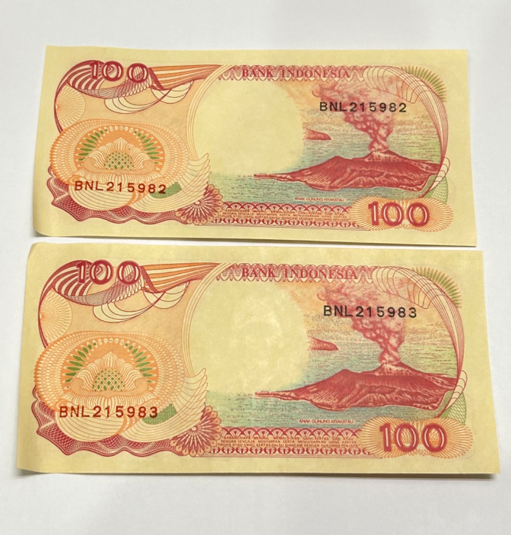 2 runs Indonesia Rupiah 100 bank notes ( Seratus Volcano series ...