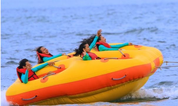 5 persons capacity of inflatable Donut Boat, Sports Equipment, Sports ...