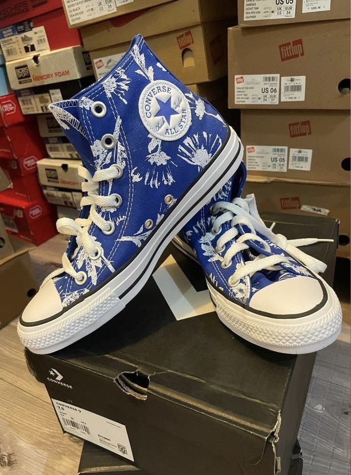 Authentic Converse, Women's Fashion, Footwear, Sneakers on Carousell