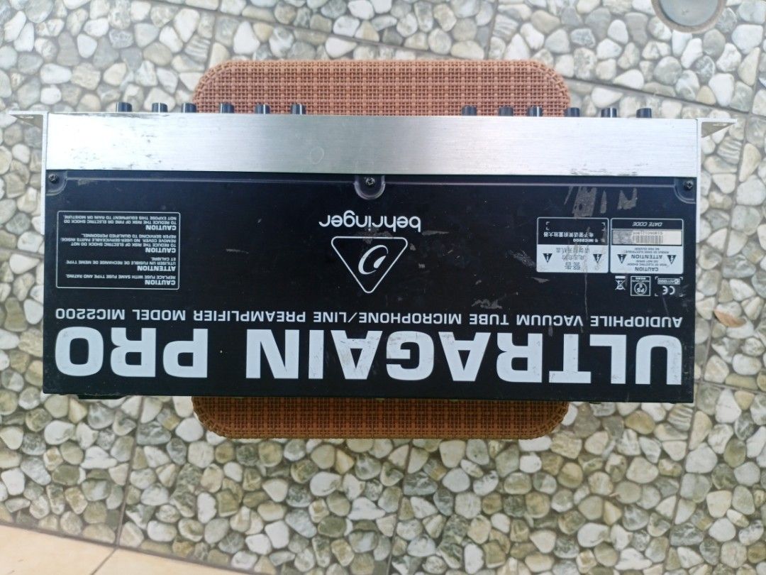 BEHRINGER ULTRAGAIN PRO MIC 2200 PREAMP TABUNG VACUM TUBE, Elektronik ...