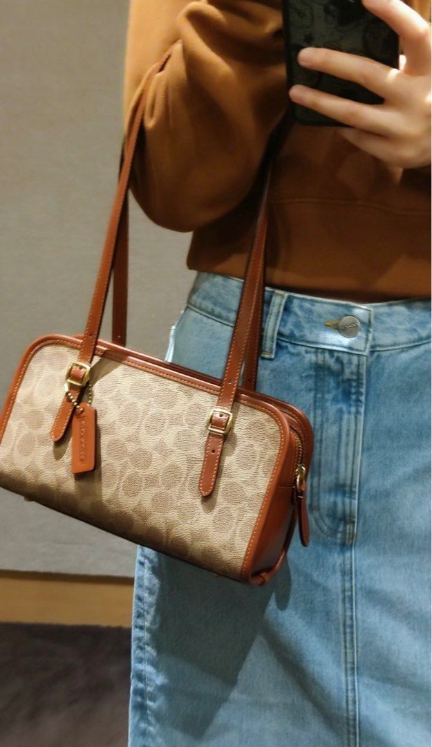 Coach Swing Zip In Signature Canvas / Glovetanned Leather (Women ...