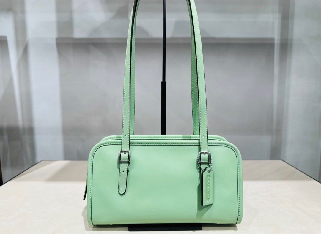 Coach Swing Zip In Signature Canvas / Glovetanned Leather (Women ...