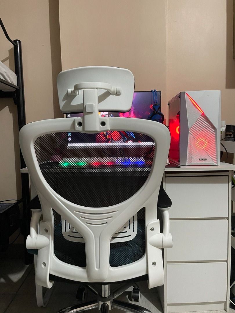 Gaming Computer Set (White Build, Fairly New) AMD RYZEN 5 5600G/16GB ...