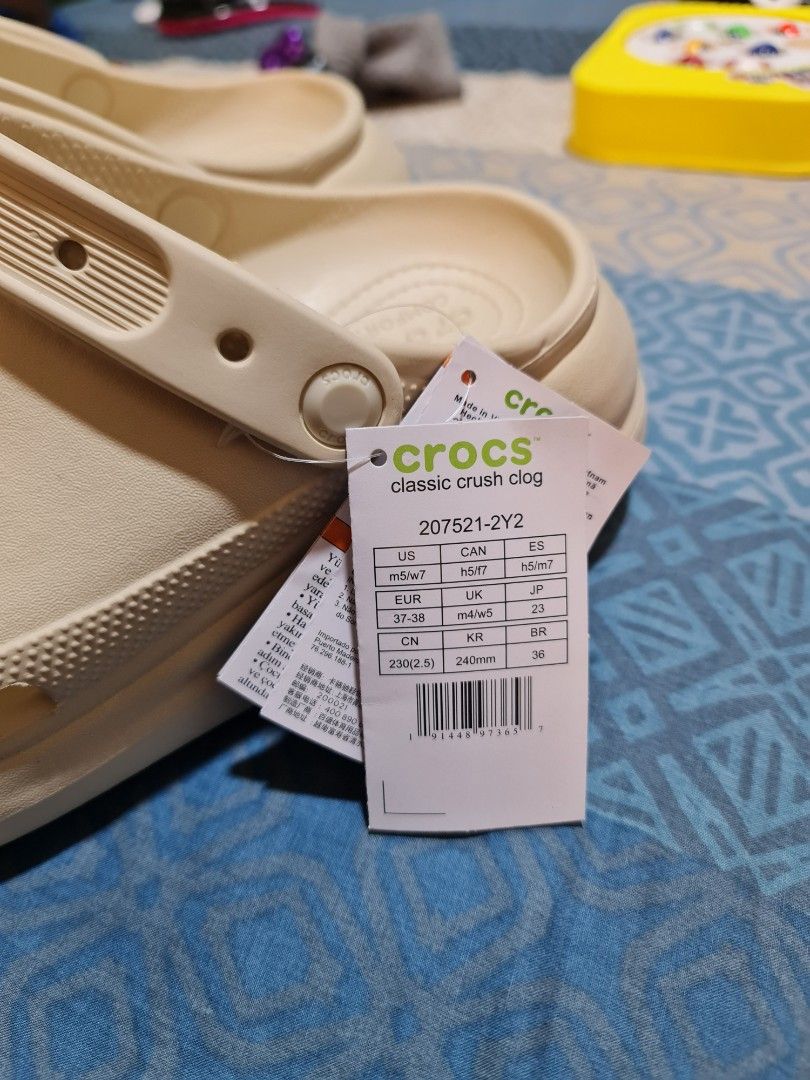 Crush Clogs W7, Women's Fashion, Footwear, Wedges on Carousell