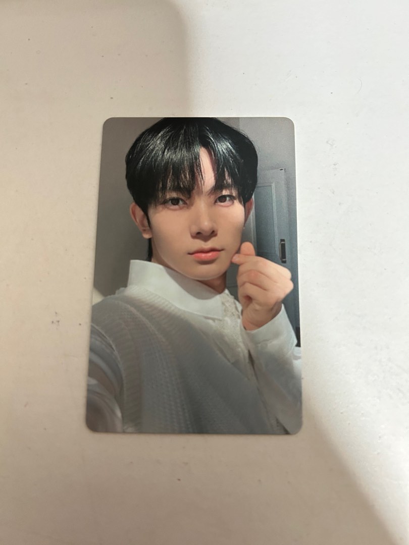 enhypen heeseung border hakanai finger heart pc, Hobbies & Toys ...