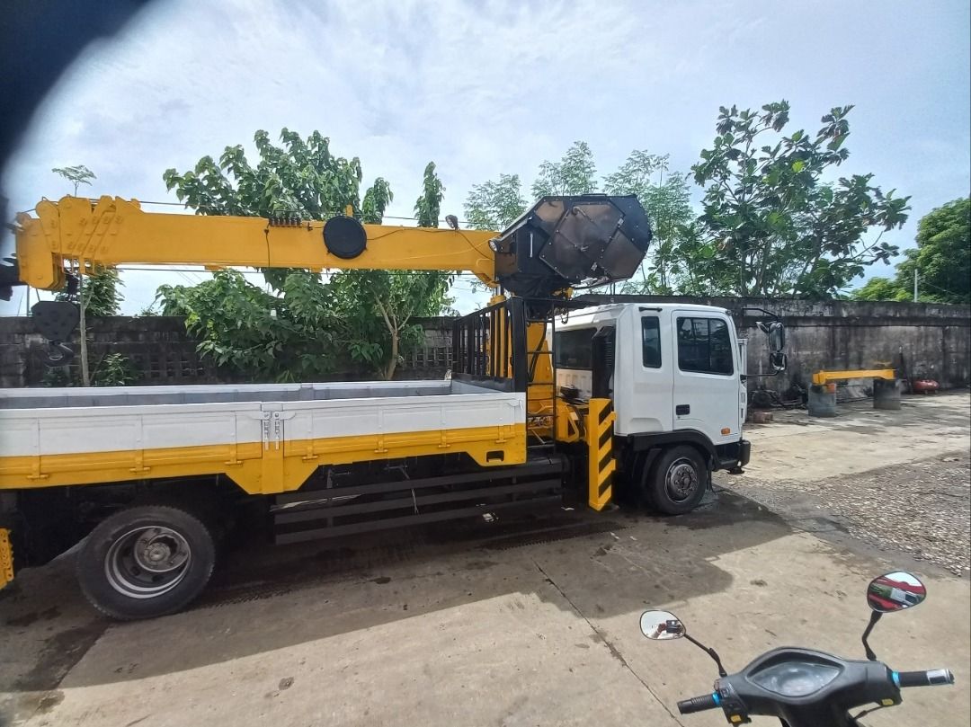 Hyundai Boom Truck ( 8 ton ), Commercial & Industrial, Construction ...