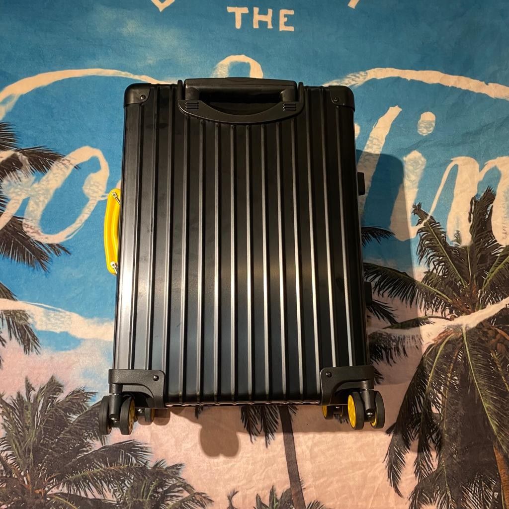 Koper rimowa aluminium, Fesyen Pria, Tas & Dompet , Lainnya di Carousell