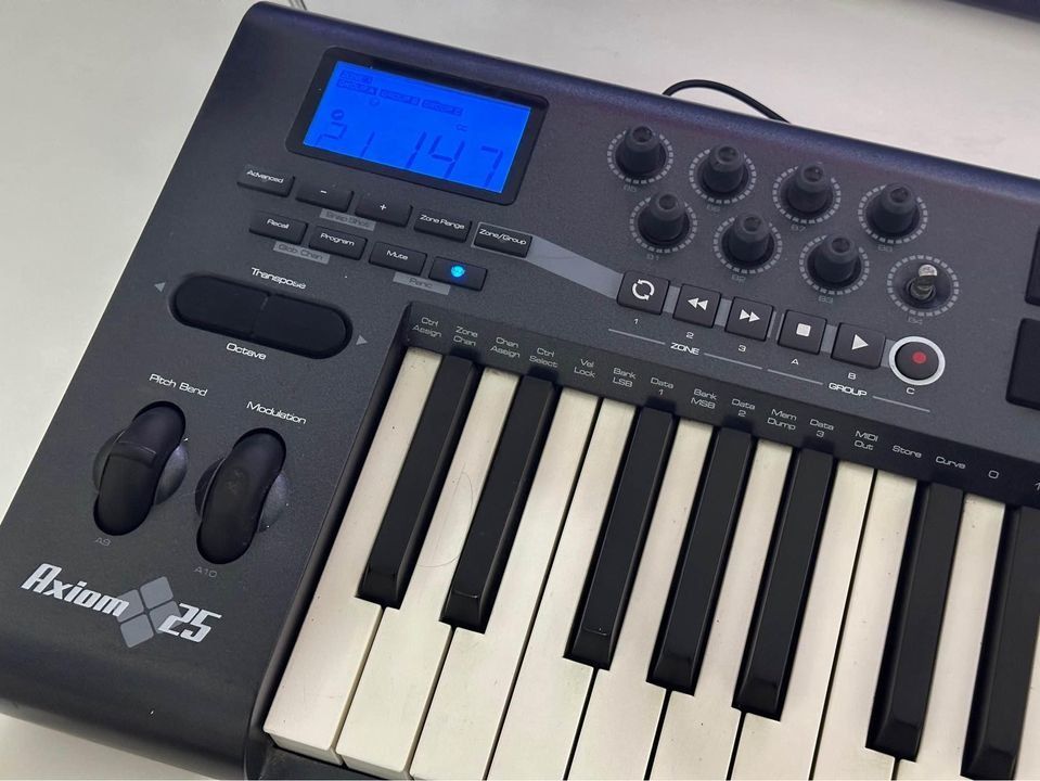 M-Audio Axiom 25 Advanced 25-Key Semi-Weighted USB MIDI Controller ...