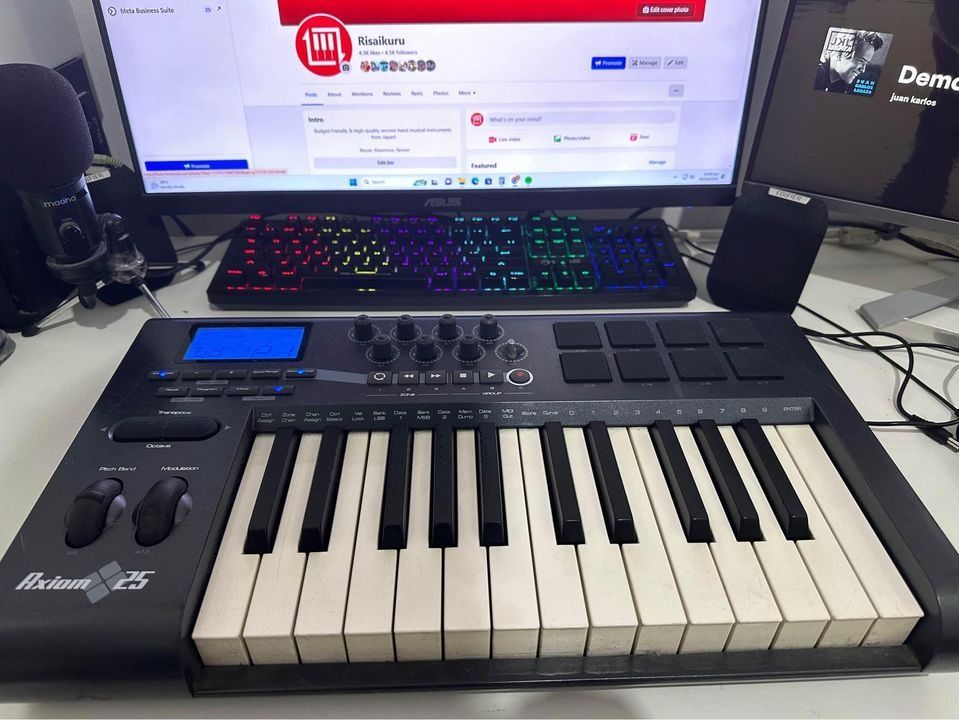 M-Audio Axiom 25 Advanced 25-Key Semi-Weighted USB MIDI Controller ...