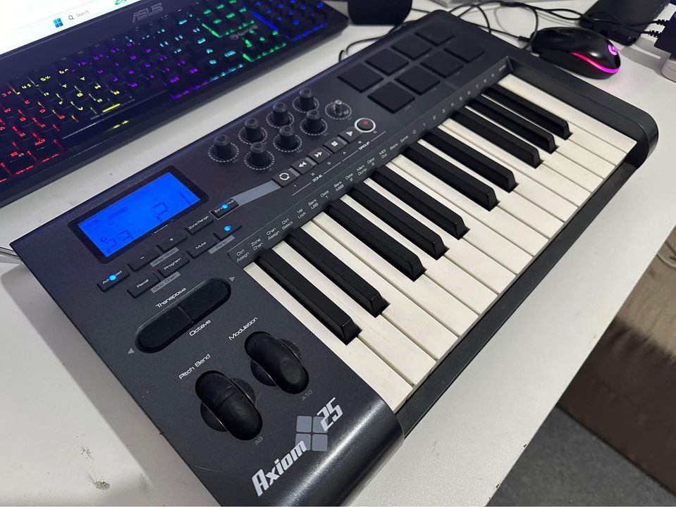 M-Audio Axiom 25 Advanced 25-Key Semi-Weighted USB MIDI Controller ...