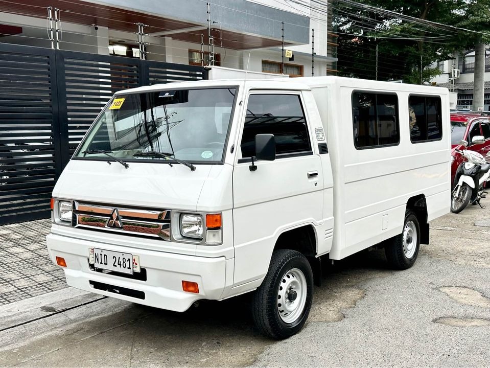 Mitsubishi L300 FB Dual A/C Manual, Cars for Sale, Used Cars on Carousell
