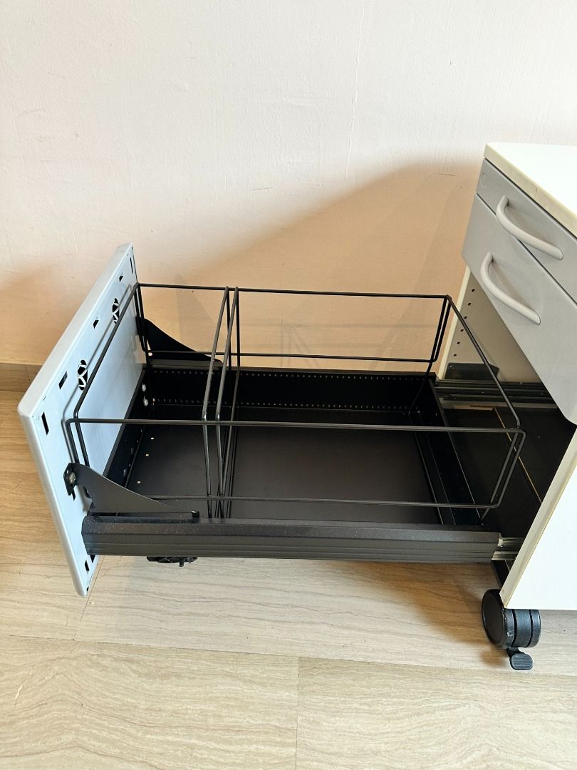 Mobile Drawer Cabinet Table with Pedestal, Furniture & Home Living ...