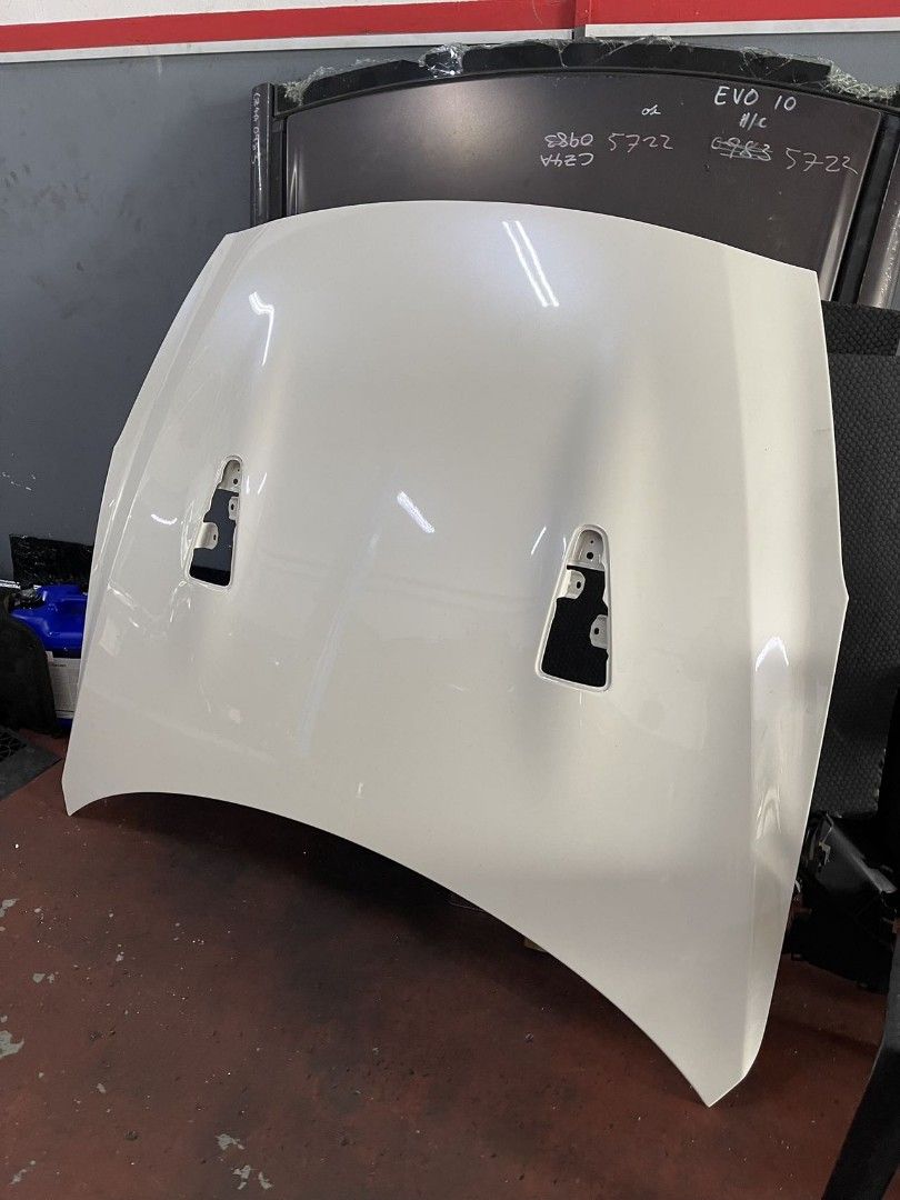 Nissan GTR R35 original bonnet, Car Accessories, Accessories on Carousell