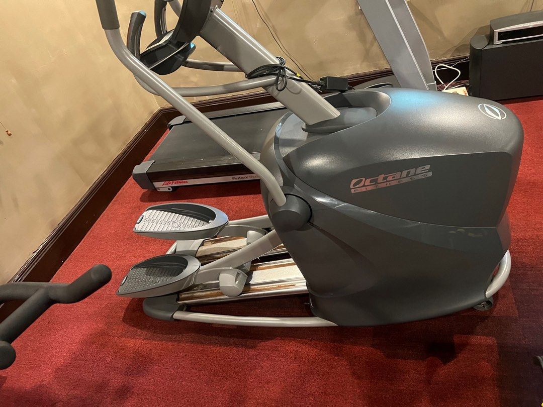 Octane Elliptocal Machine , Sports Equipment, Exercise & Fitness ...