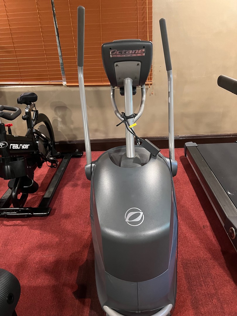 Octane Elliptocal Machine , Sports Equipment, Exercise & Fitness ...