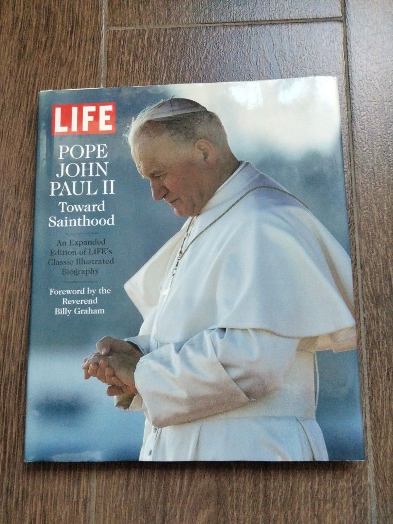 Pope John Paul II , Pope Francis, Cardinal Ratzinger, Pope Paul VI, Pope John Paul I, Saint ...