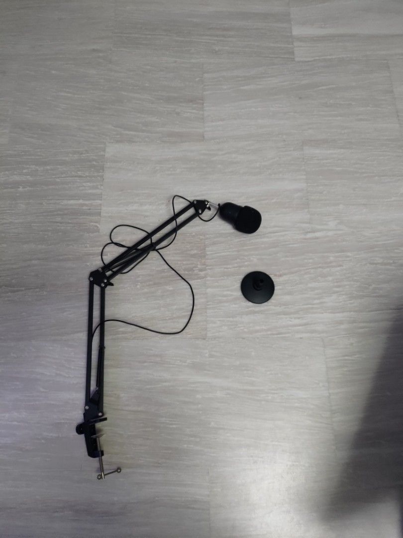 Razer seiren mic plus mic boomarm, Audio, Microphones on Carousell