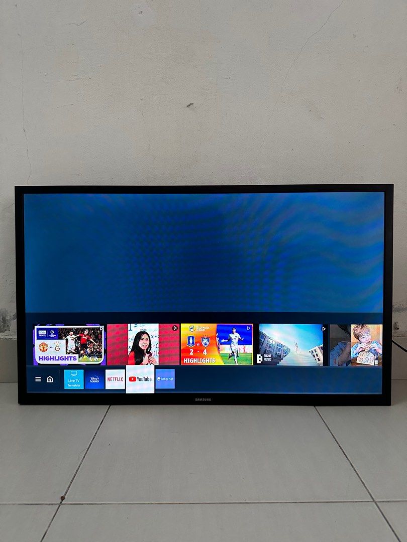 Samsung Smart TV 32 inci LED Display, TV & Home Appliances, TV ...