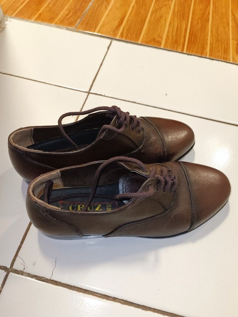 Sepatu vintage wanita, Fesyen Wanita, Sepatu di Carousell