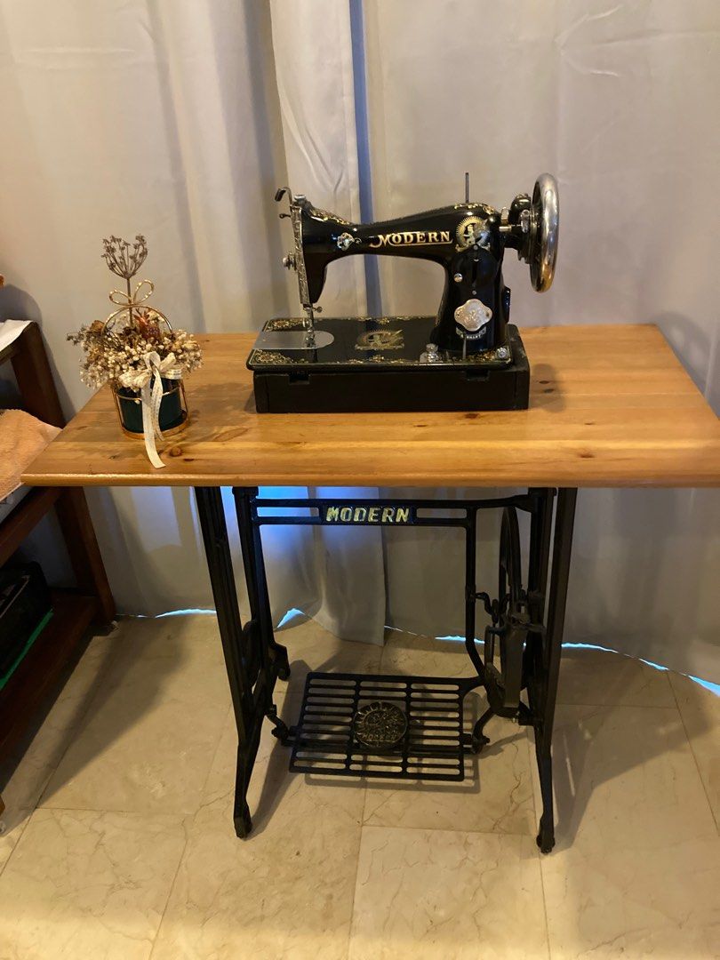 Sewing machine leg, Hobbies & Toys, Memorabilia & Collectibles, Vintage ...
