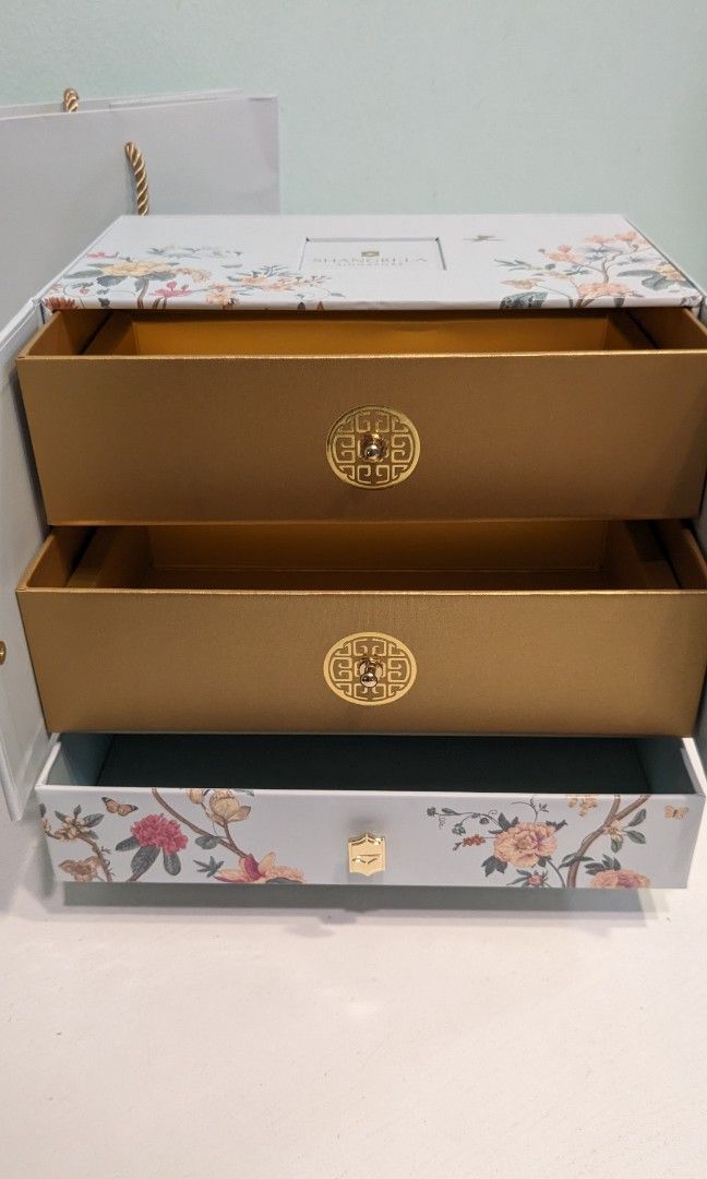 Shangri-La 2023 Blue Mooncake Box, Furniture & Home Living, Home Decor ...