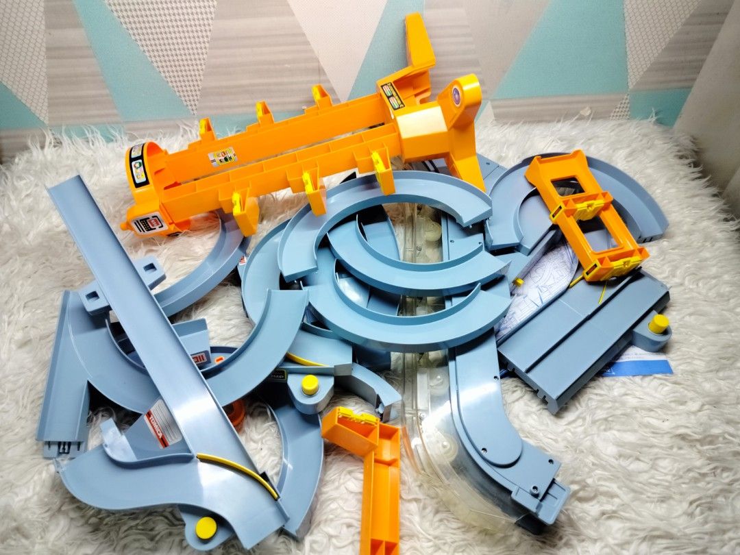 Tomy Train Tower Circuit, Hobbies & Toys, Toys & Games on Carousell